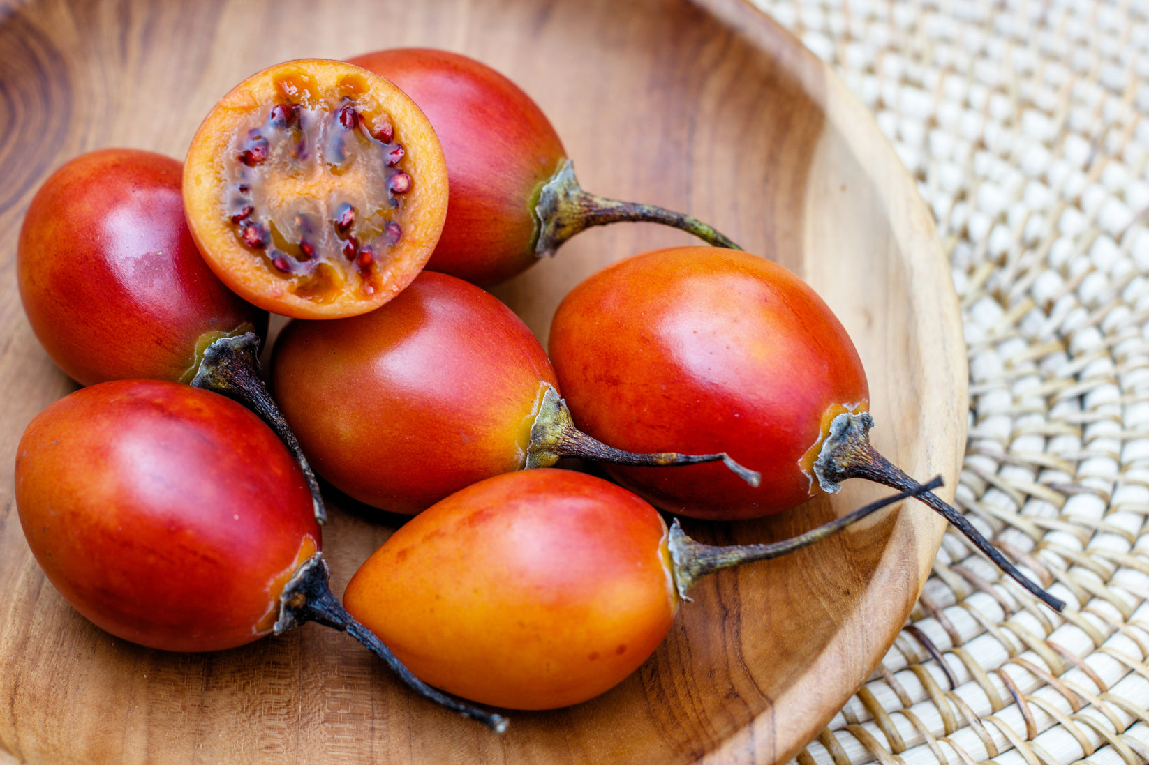 10 TAMARILLO / TREE TOMATO Cyphomandra Betacea Solanum Fruit Tree Seed ...
